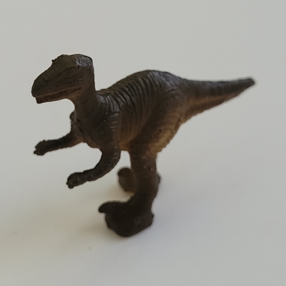 Toys | Rare Vintage Velociraptor Dinosaur 2 Pvc Pocket Action Figure ...